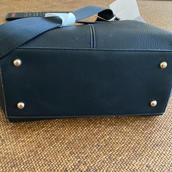 Ellen Tracy | Bags | Ellen Tracy Black Pebble Grain Handbag New With ...